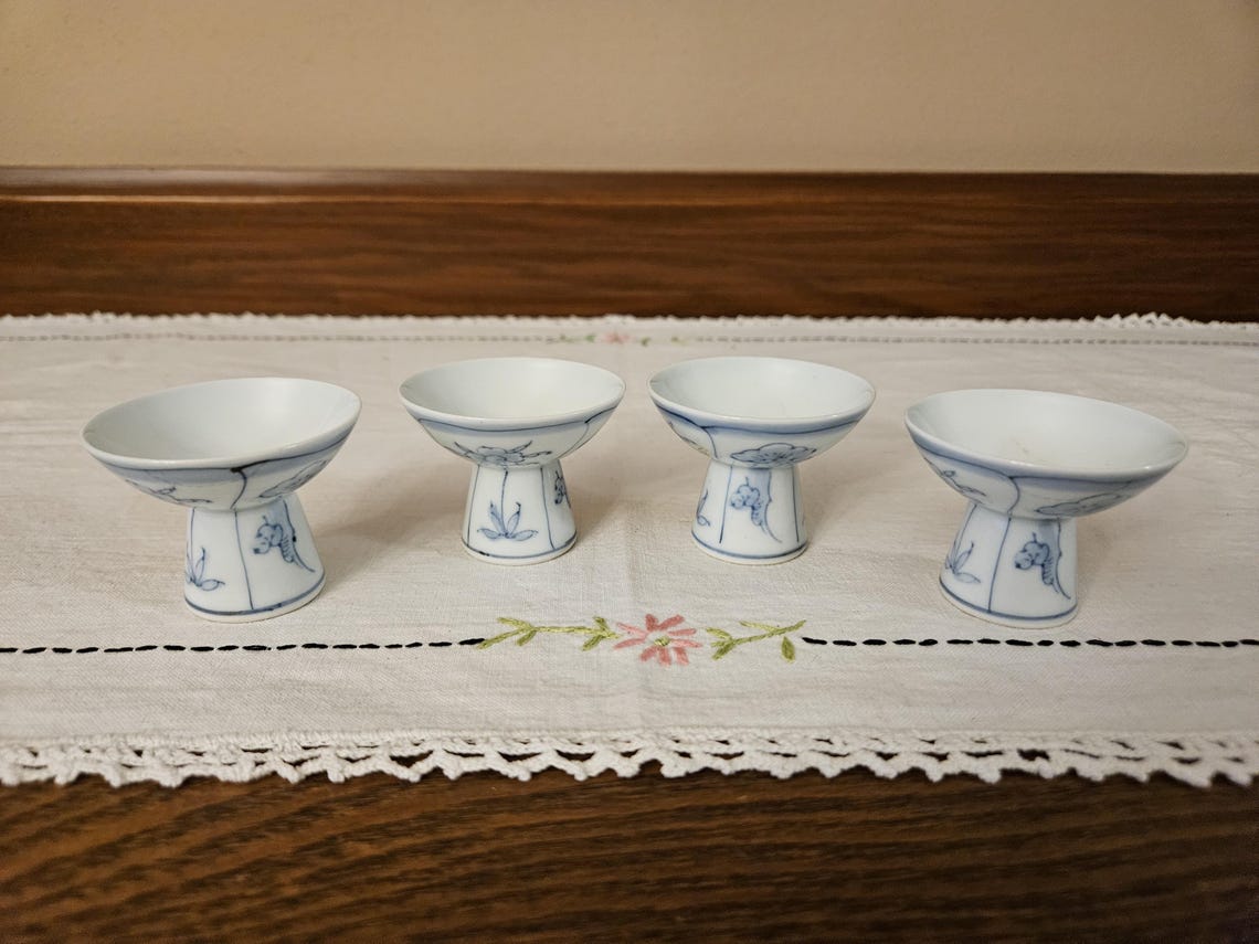 Vintage Set of 4 Sake Cups. Floral Design. - Etsy