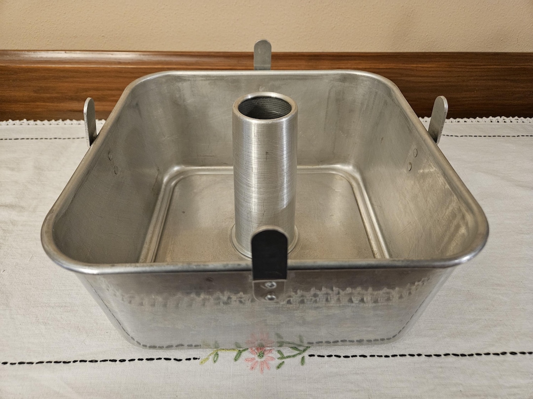 Vintage and Rare Mirro Angel Food Cake Pan. 9x9x4. Bundt Cake Pan ...