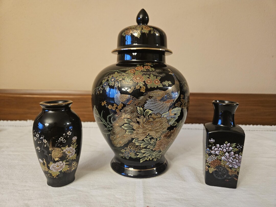 Vintage Japanese Ginger Jar With Lid and 2 Small Vases. Beautiful ...