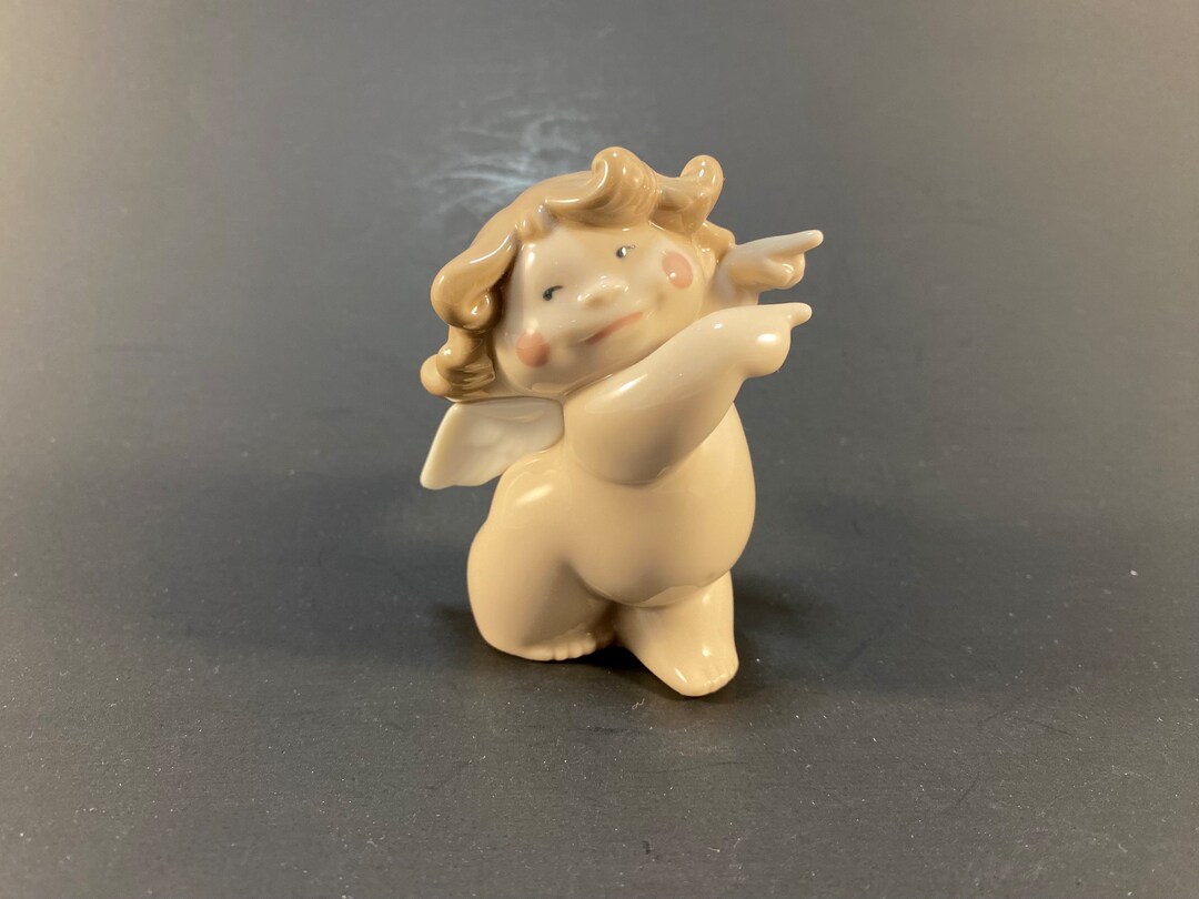 NAO 2003 Pointing Cheeky Cherub Figurine - Etsy