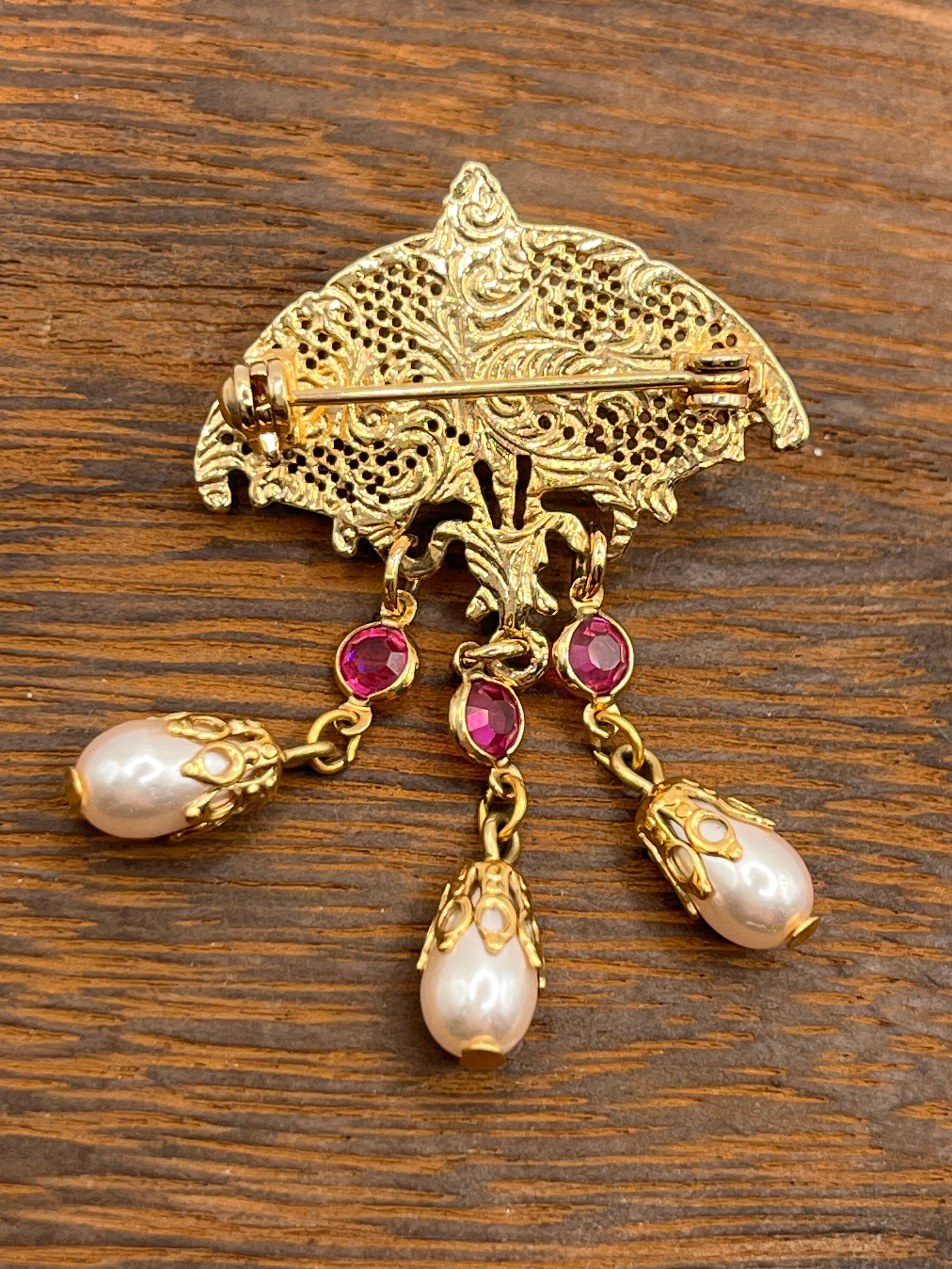 Vintage Gold Toned Umbrella Pin With Faux Pearl Water Drops and Pink ...