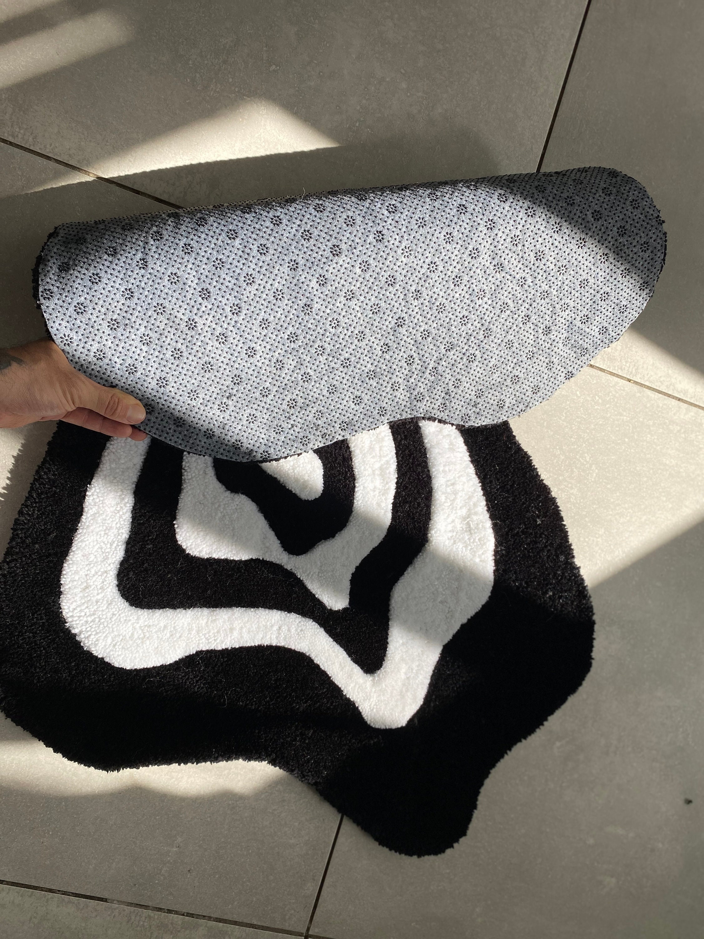 Handmade Tufted - Black & White Melted Rug- - Etsy