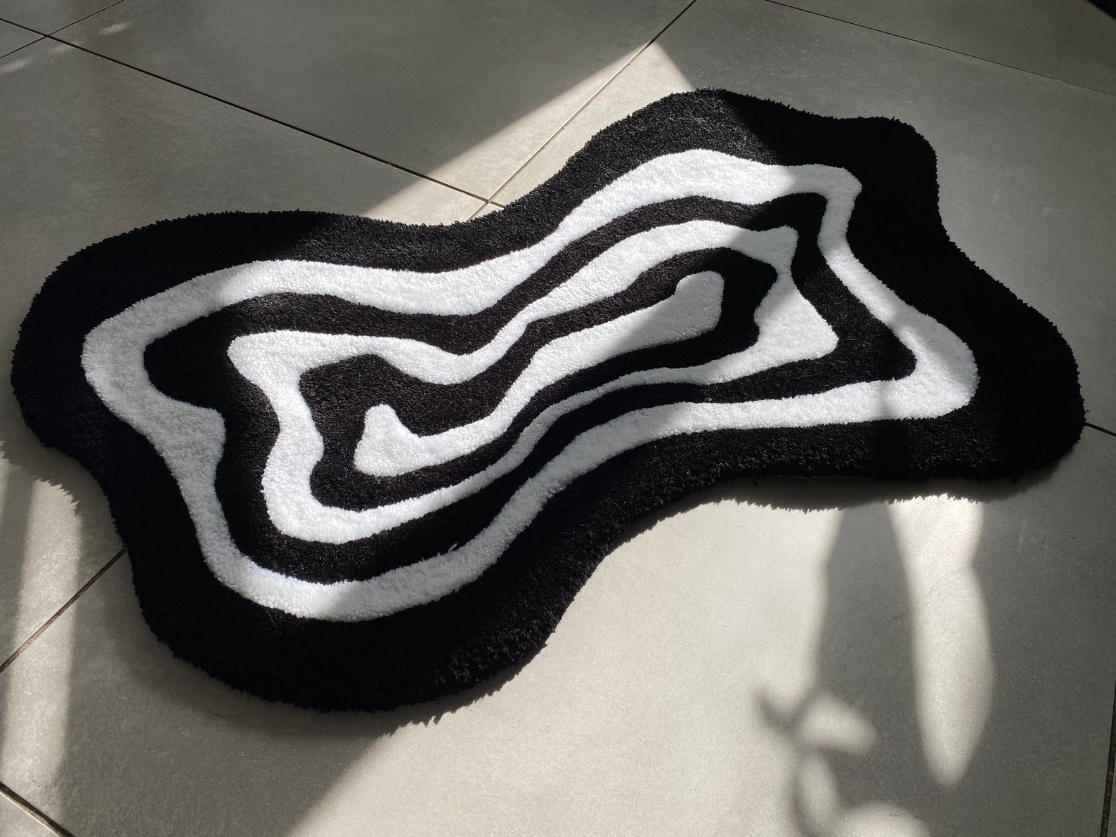Handmade Tufted Black & White Melted Rug - Etsy