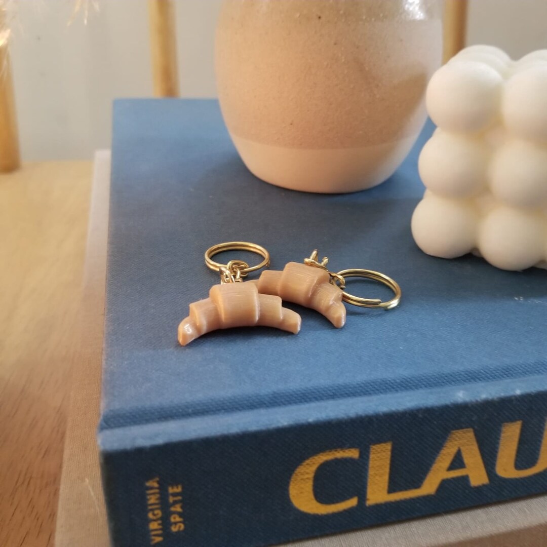 Croissant Keychain/ 3D 5 Cm/ Elegant Golden Ring | Unique and Delicious ...