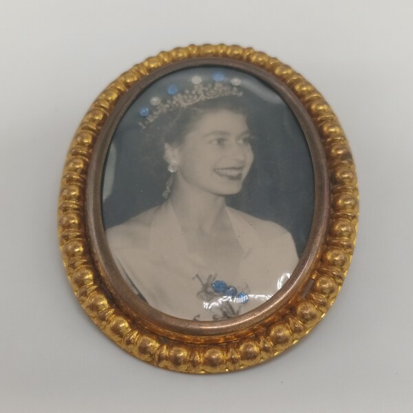 Queen Elizabeth Ii Badge - Etsy