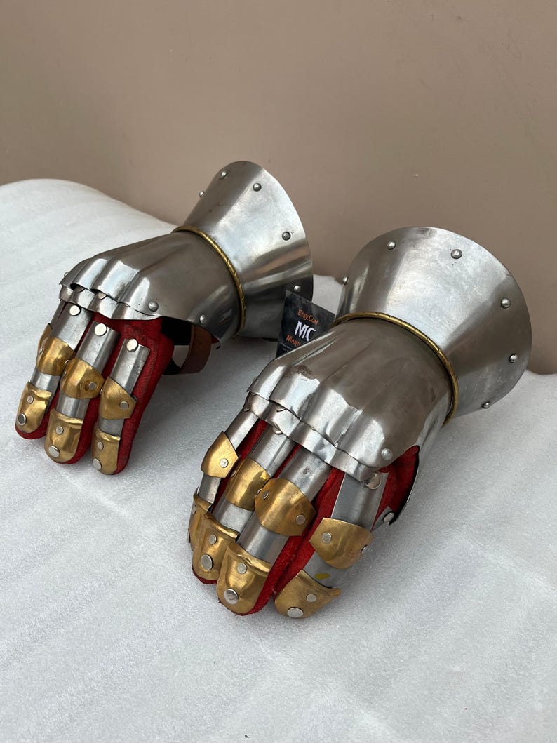 Handmade Medieval Knight Gauntlets – Gothic Gauntlet Gloves – Leather ...