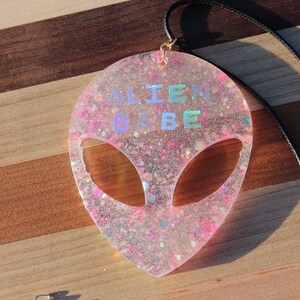 Alien Head Necklace - Cosmic Colors Glitter Resin Charm, Trendy Alien ...