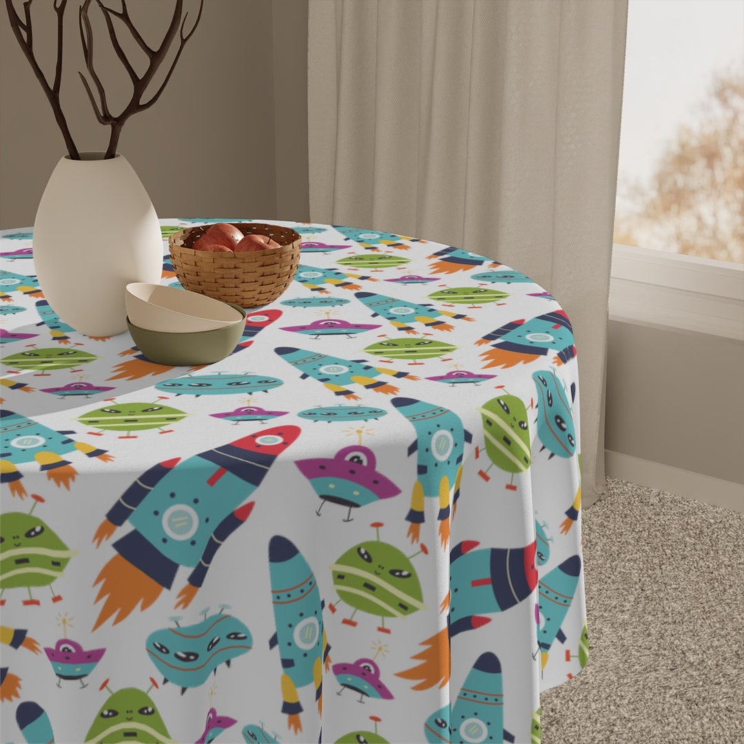 Spaceships and Aliens Birthday Party Tablecloth, Table Decorations ...
