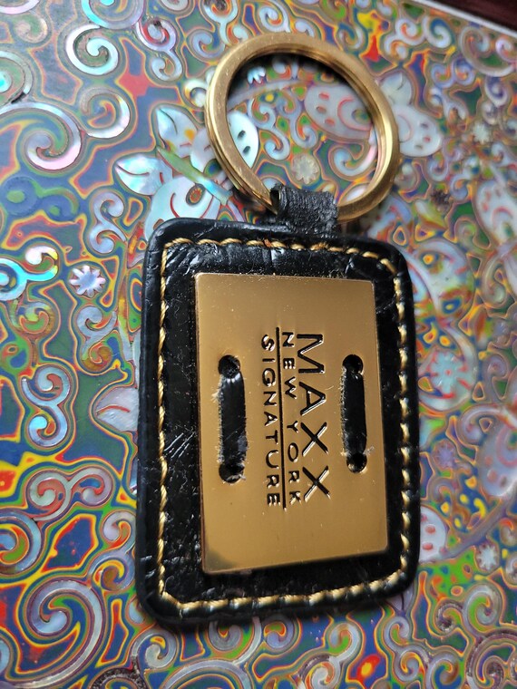 Maxx New York Signature Hang Tag Gold plated and Faux… - Gem