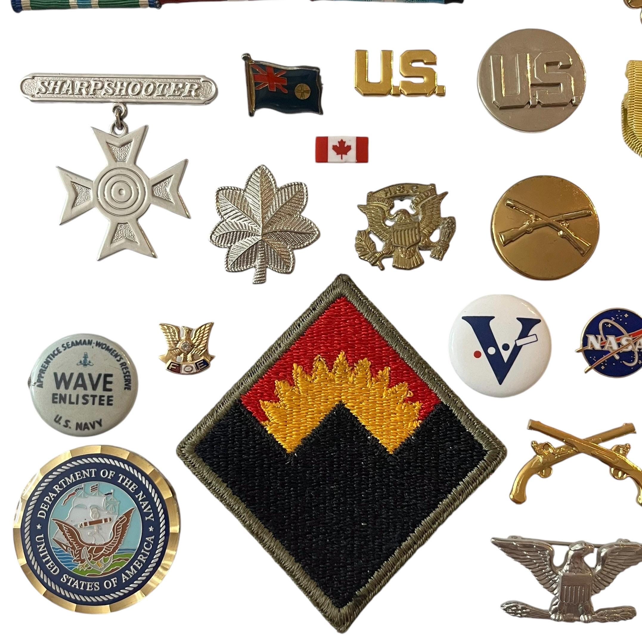 Army Pins, Badges Honors Awards Crest Solder WWII, Vietnam Military ...
