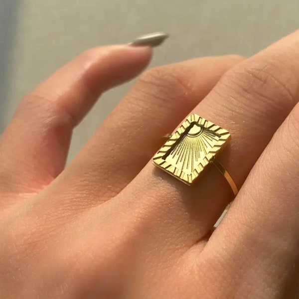 Sun Signet Ring - Etsy