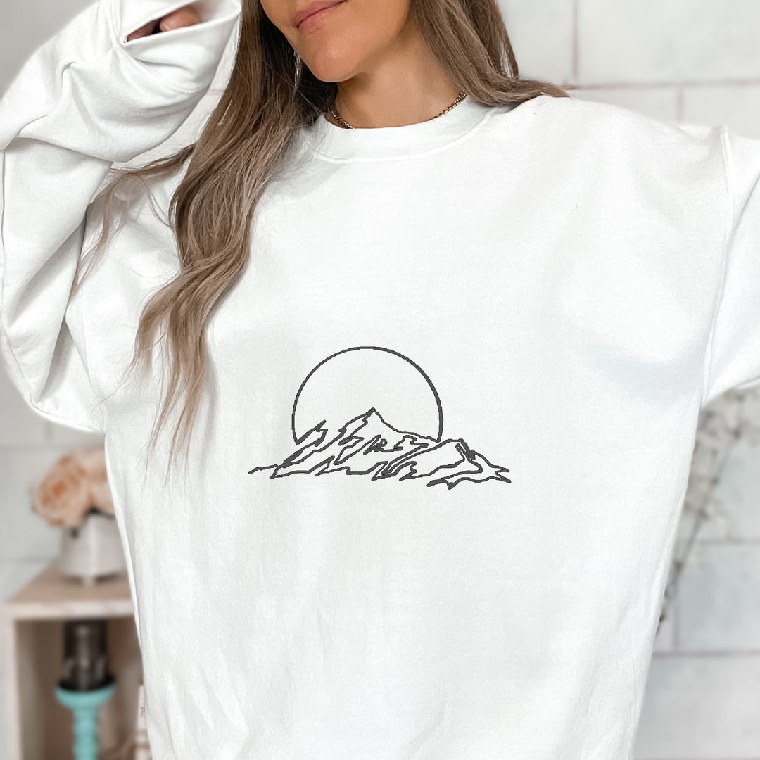 Comfort Retro Ocean Sun Tee Nature Graphic Sweatshirt, Womens ...