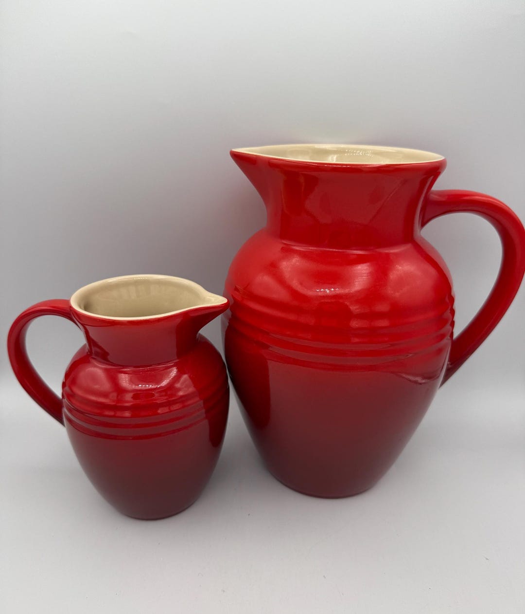 Le Creuset Cherry Red Pitchers With Ombre Finish– Choose Size: 0.7 L or ...