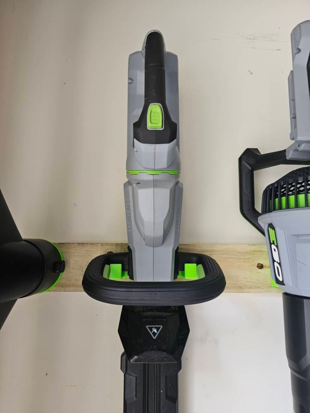 EGO 26-inch Hedge Trimmer Wall Mount Storage - HT2600 – Garage ...
