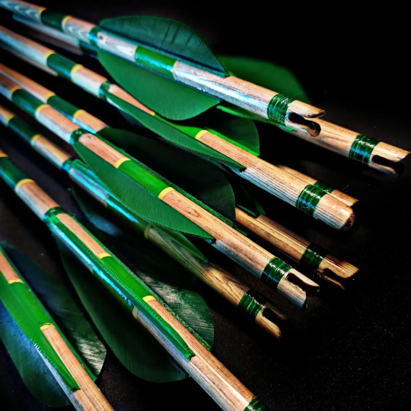 Special Parabolic Maned Traditional Arrows 12 Piece ABY Archery Design ...