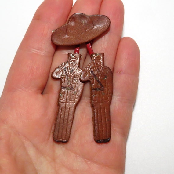 WWII Leather Patriotic Dangle Soldier Pin - Gem