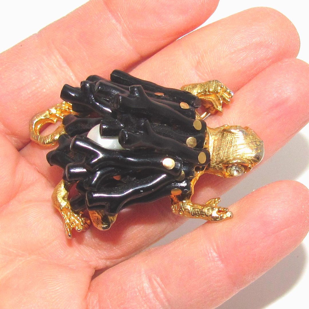 Hattie Carnegie Frog With Black 