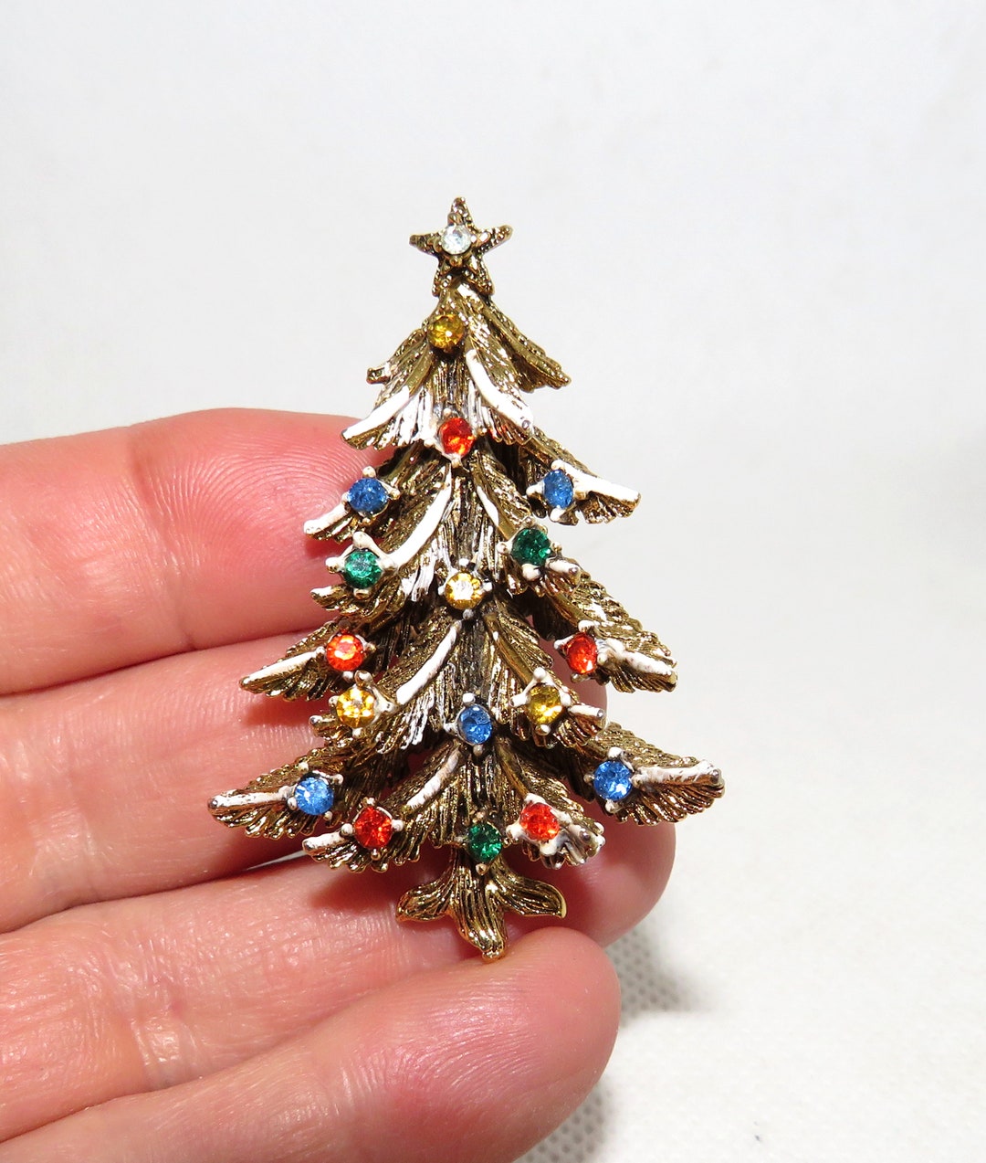 Vintage ART Christmas Tree Pin - Etsy