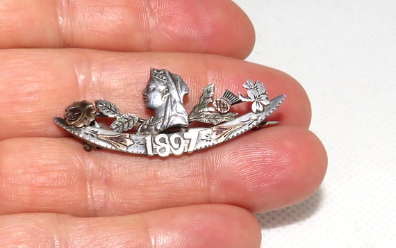 Queen Victoria Diamond Jubilee Pin - Gem