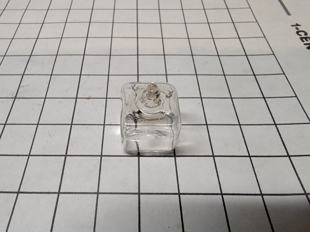 99.999% Helium Discharge Cube Element Sample for Element Collection - Etsy