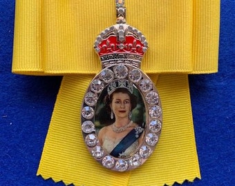 Royal Family Order of Queen Victoria and Prince Albert Cameo Brooch ...