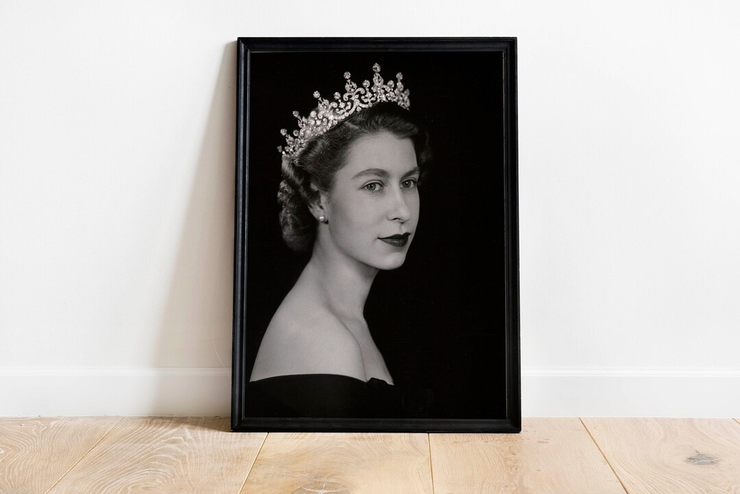 Queen Elizabeth II Portrait Wall Art, Queen Portrait Print, Iconic ...