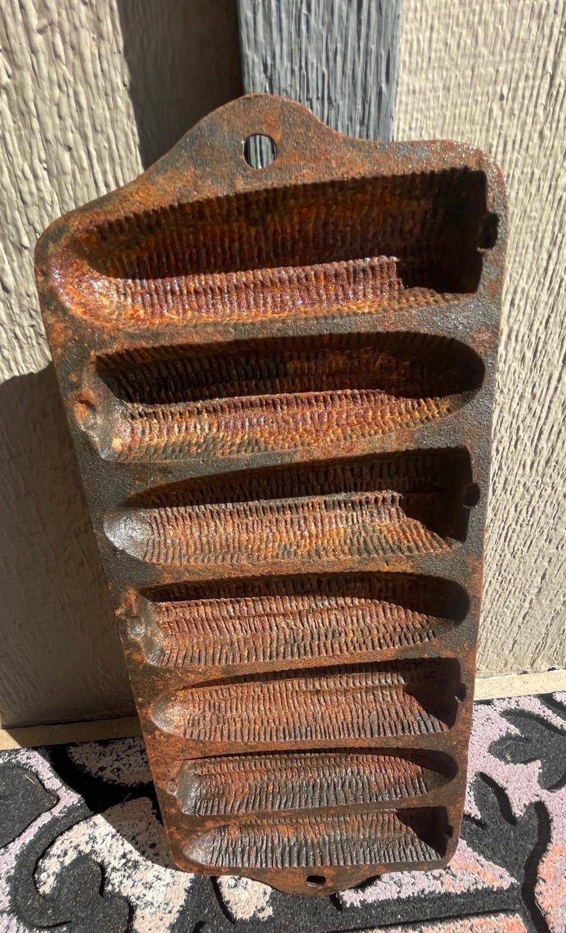 Vintage Rusty Cast Iron Cornbread Mold 7 Ears No Label Orphan Pan ...