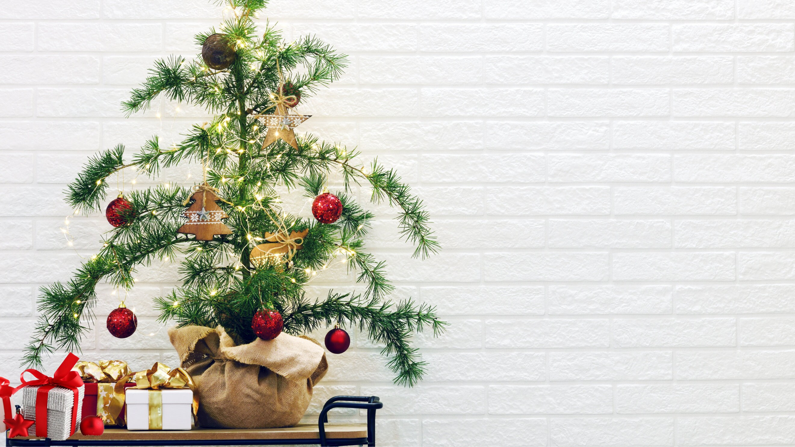 Home Office Christmas Zoom Background, Plain Brick Wall Christmas Tree ...