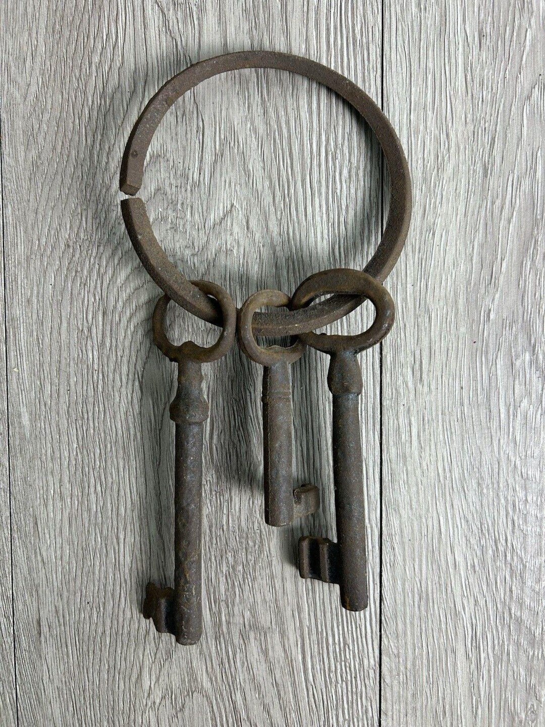 Vintage Cast Iron Skeleton Keys (3) on Key Ring for Prop or Display - Etsy