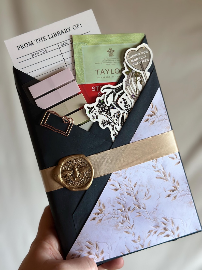 Smut Blind Date Book Box, Spicy, Dark, Romance, Romantasy, Gift for Her ...