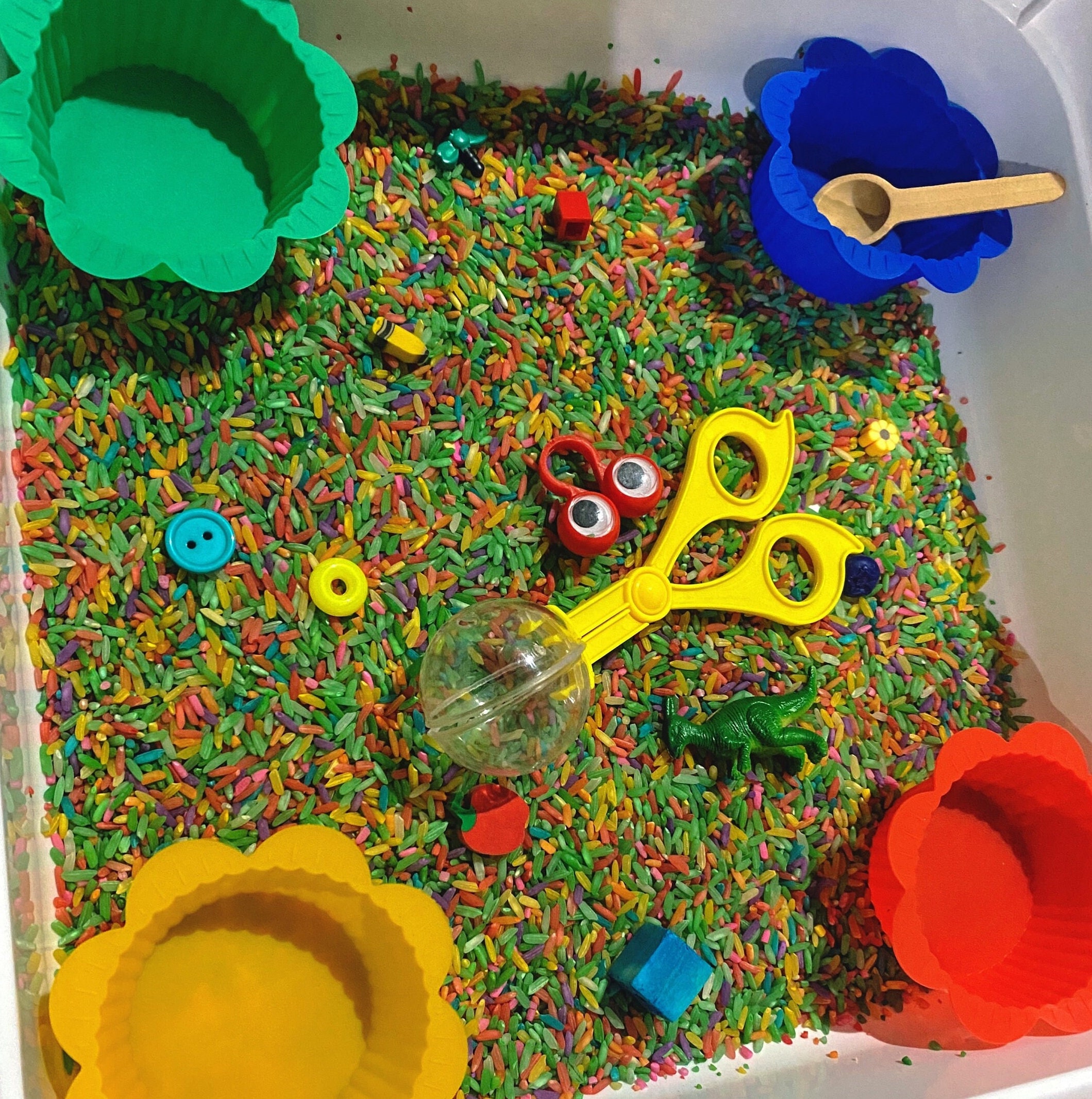 Rainbow Sensory Bin/ Object Pairing/ Color Sorting Sensory Bin - Etsy