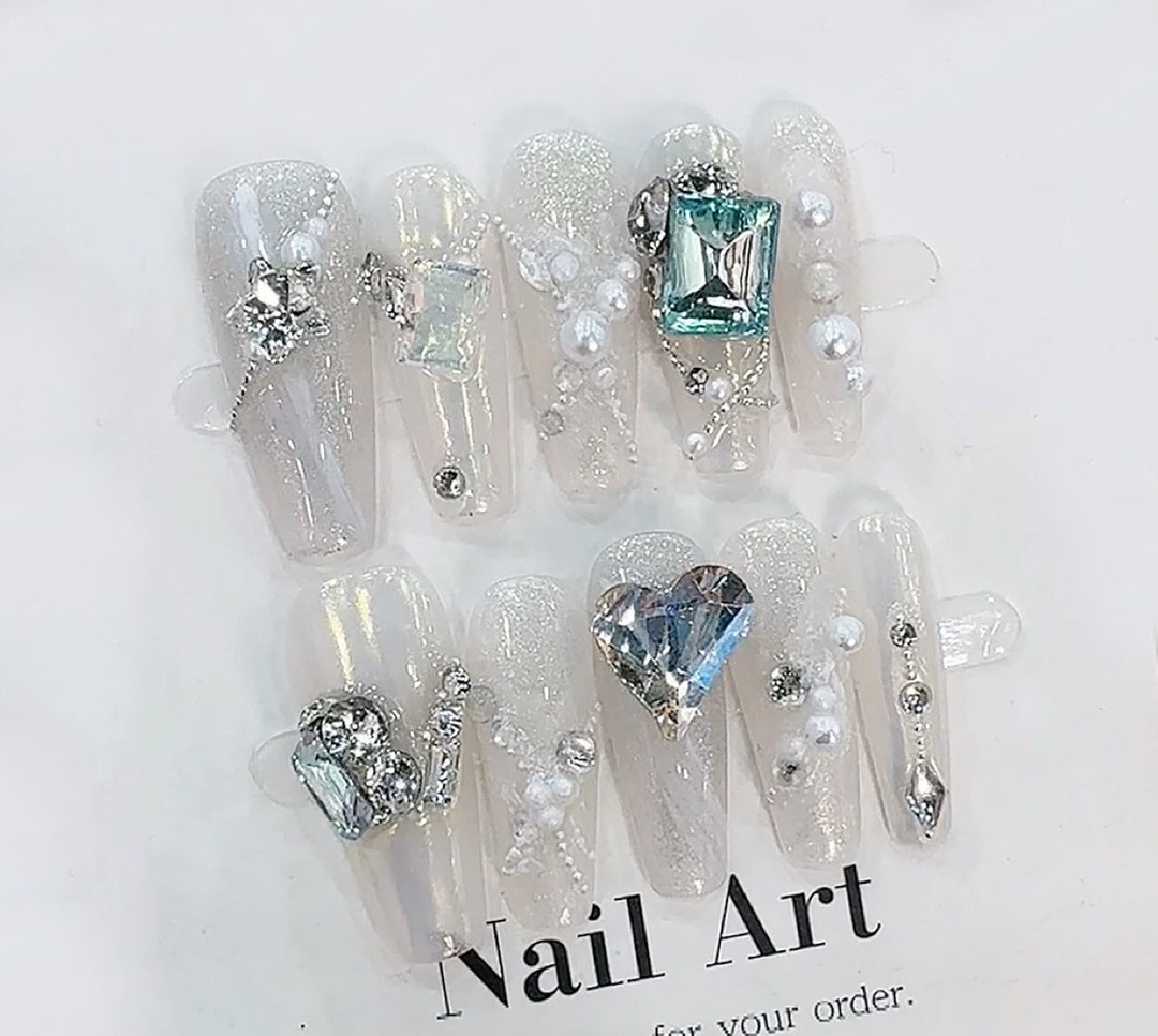 Long Casket Nails in Bursts of Silver With Oversized Heart-shaped ...