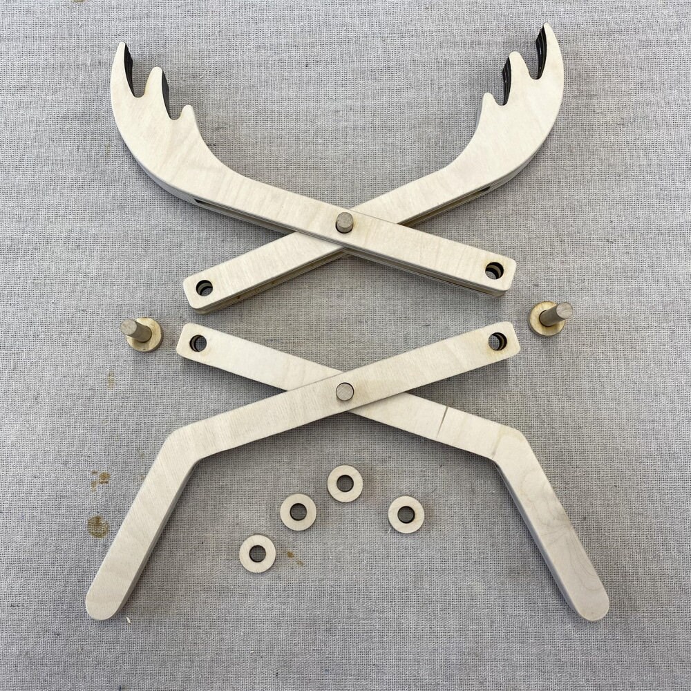 Funny Scissor Grabber Toy, Cute Laser Cut Wooden Claw Kids Toy Vector ...