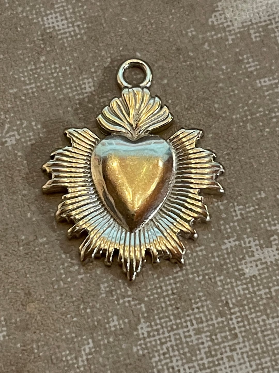 New Listing. 1 Gold Metal Sacred Heart Charm. Very Charming - Etsy