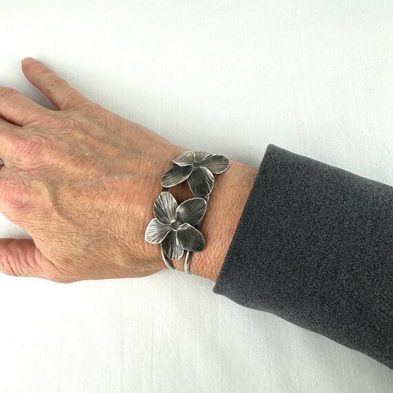 Stuart Nye Hand Wrought Sterling Pansy Bracelet - Gem