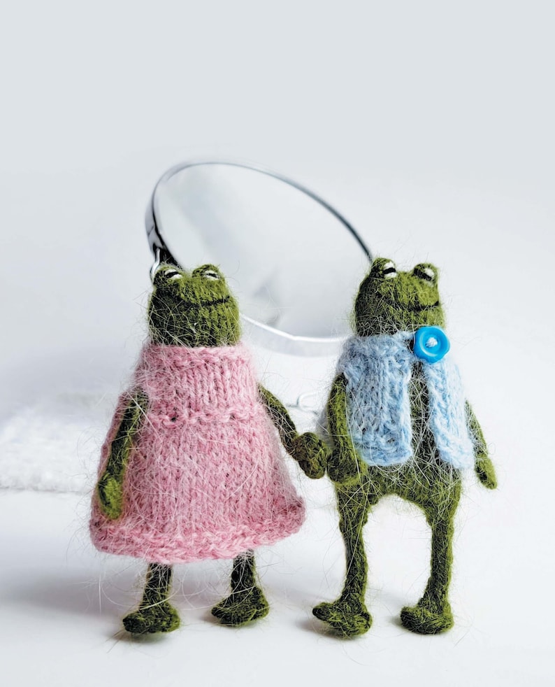 Knitted Frog Pattern With Clothes – Cute Small Frog Toy Knitting ...