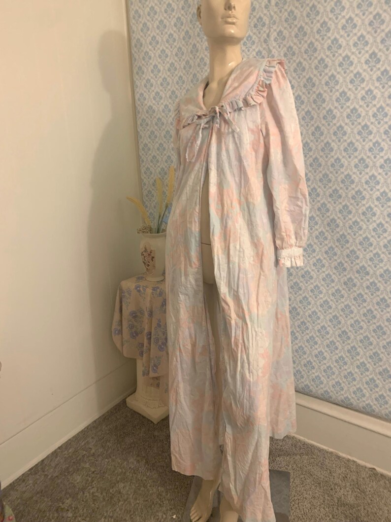 Vintage House Robe, Handmade House Coat, Nightgown, Soft Foral, M - Etsy