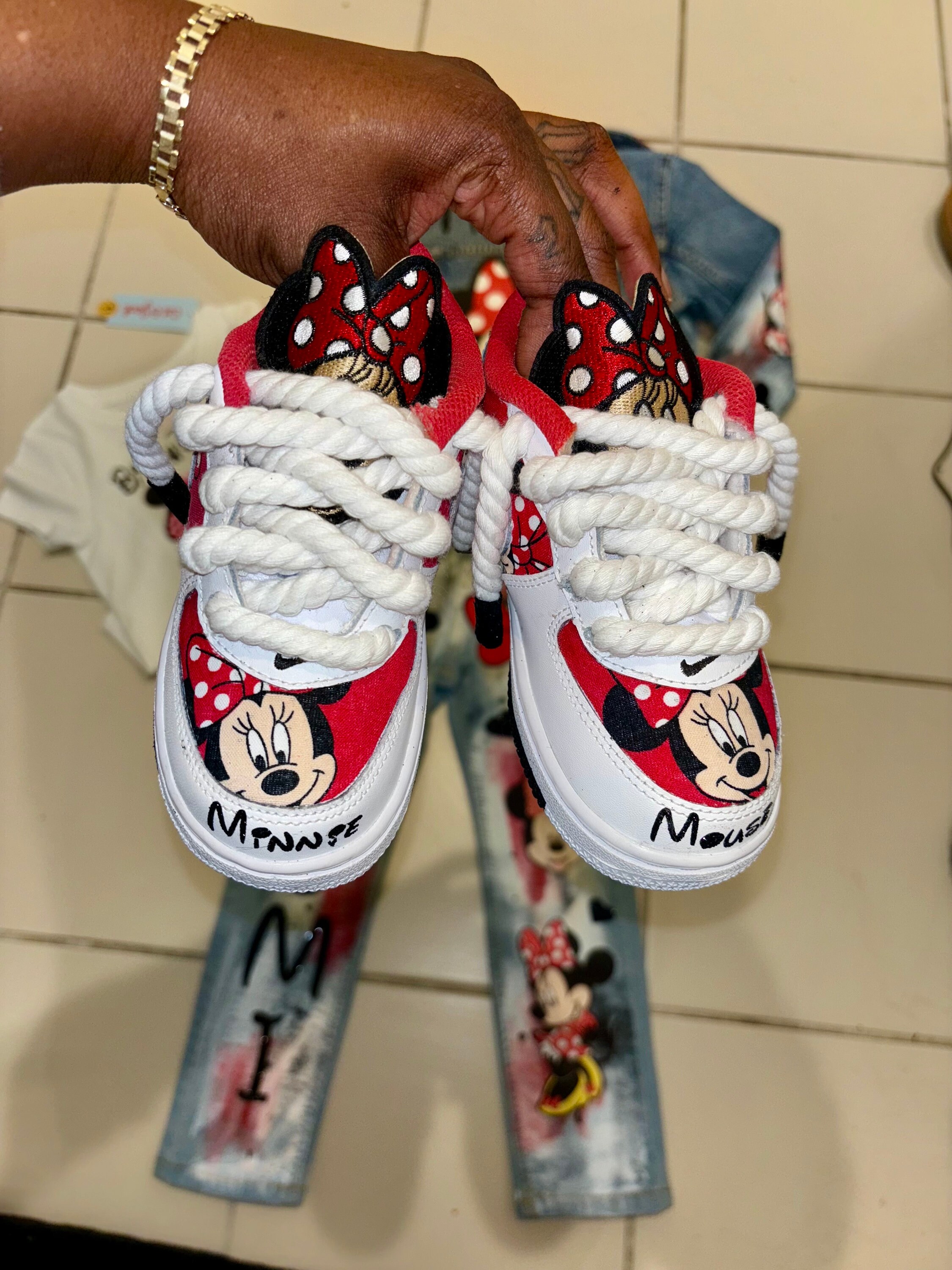 Custom Minnie Mouse Shoes - Etsy