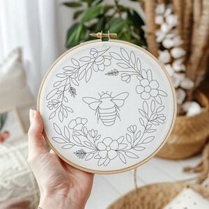 Bee Wreath - Embroidery PDF Pattern for Beginners - Instant Download ...
