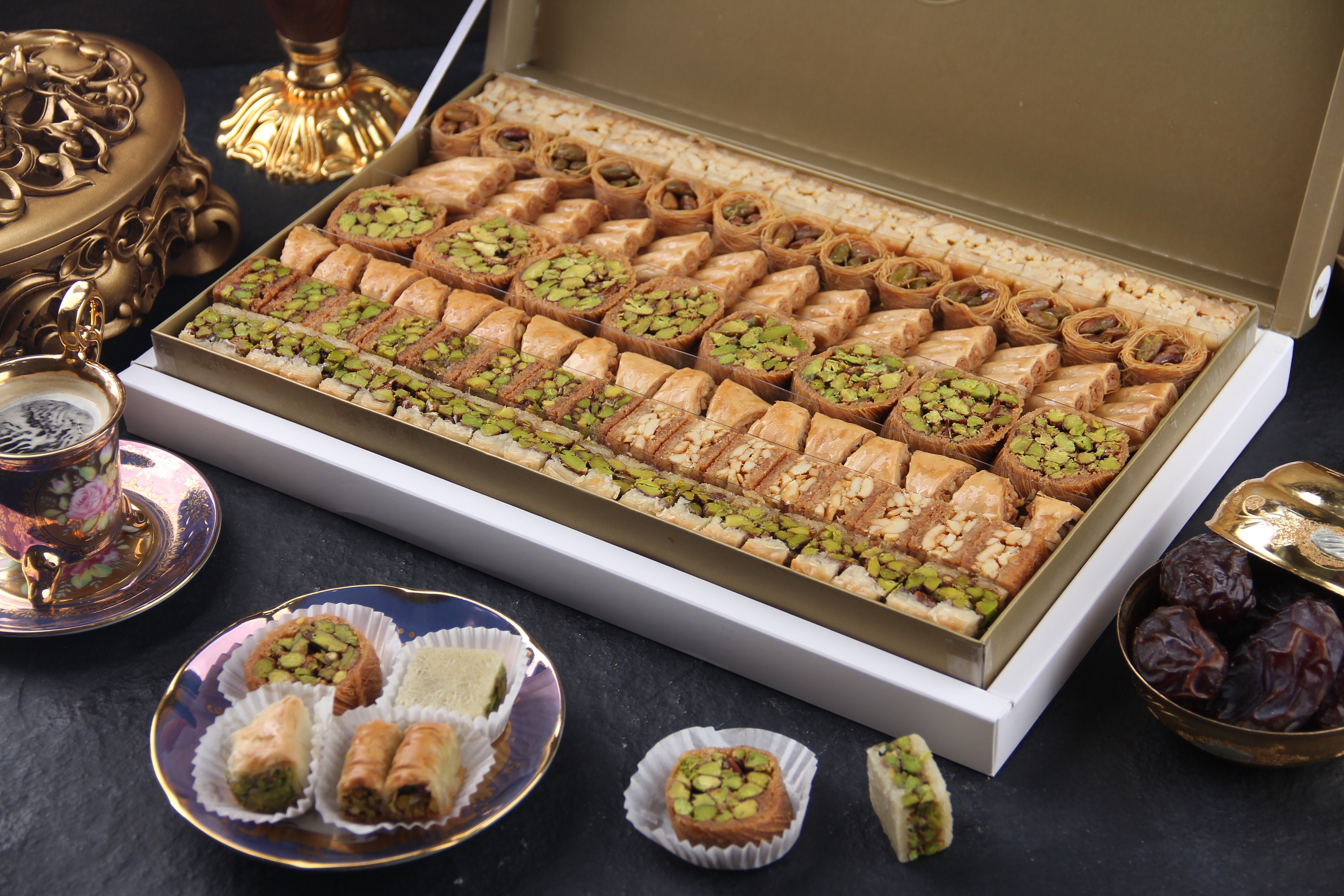Zaitoune Deluxe Pistachio Baklava & Cashew Baklava Mix Baklava Gift Box ...