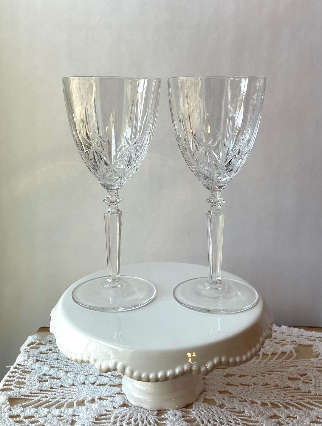 Pair of 2 Oneida Orchestra Crystal Wine Glasses, Two Stemmed Glass ...