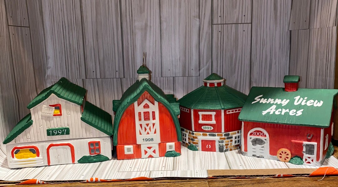 FIGI'S Gifts Collectible BARN Porcelain Trinket Box Holiday Christmas ...
