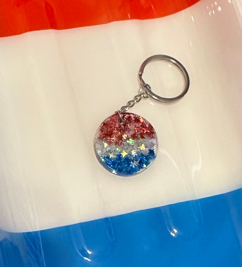 Red, White, and Blue Handmade Resin Glitter Star Round Pendant Keychain ...
