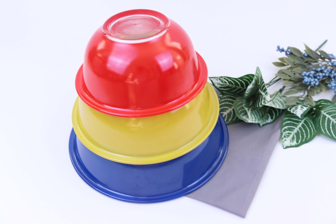 Vintage Pyrex Primary Colors Nesting Mixing Bowls Set of 3 Red Blue ...