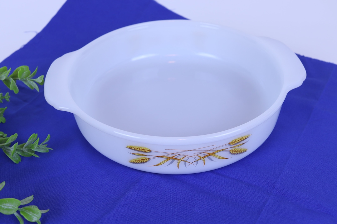 Fire King Wheat Pattern Casserole Dish 450 8” Diameter White and Yellow ...