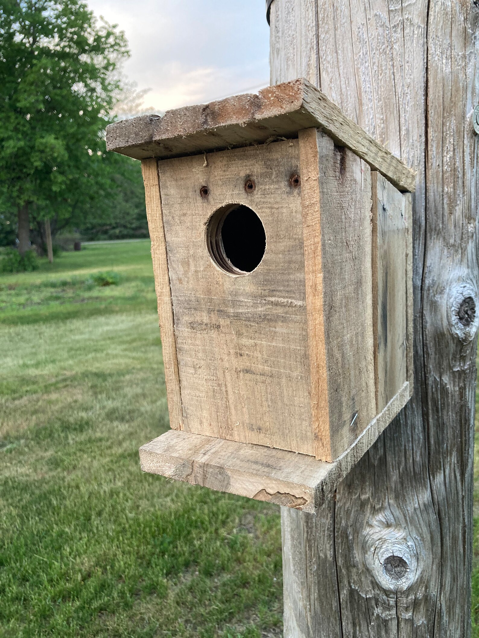 Reclaimed Pallet Wood Birdhouse - Etsy
