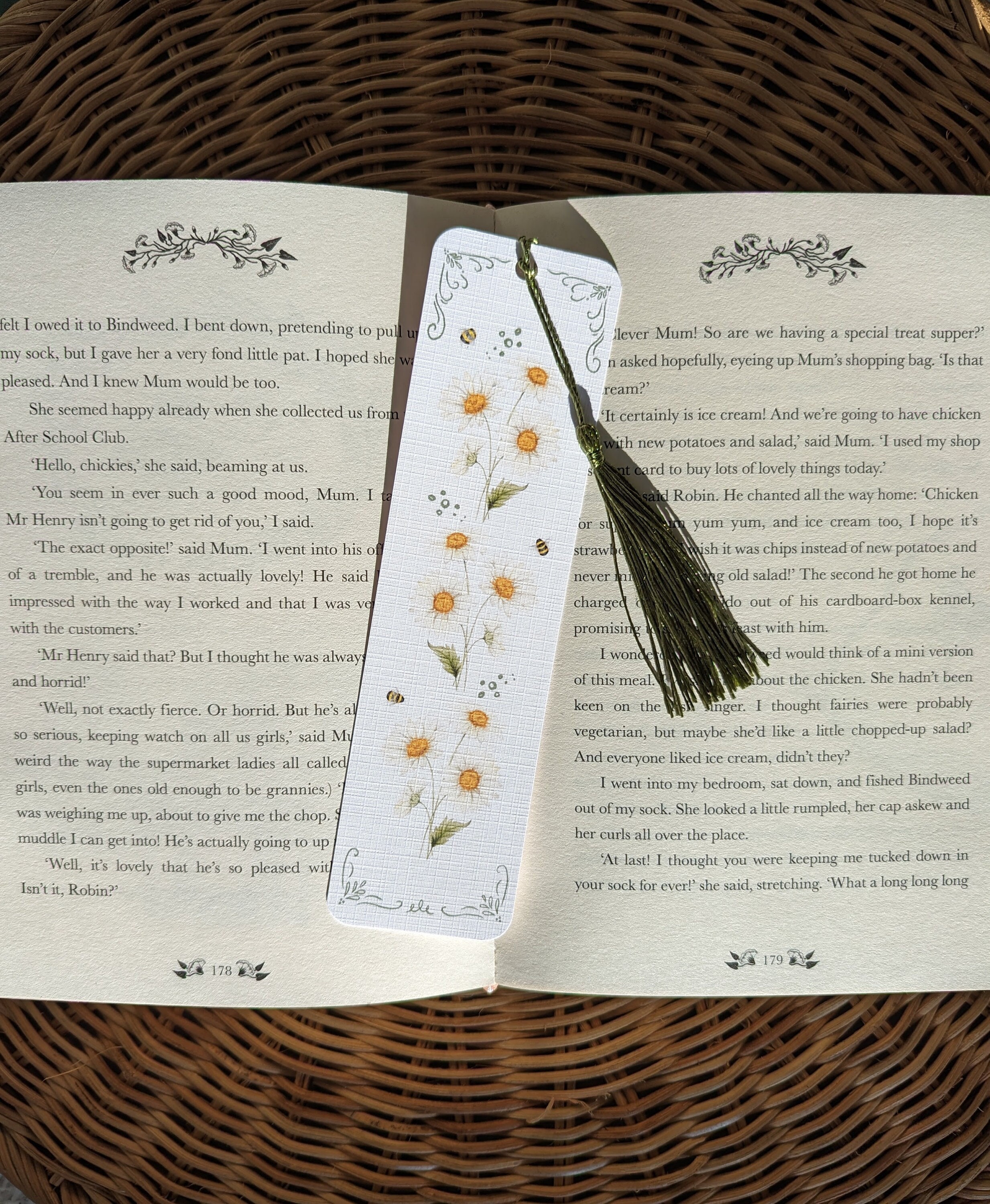 April Birth Flower Bookmark, Bookmark With Olive Green Tassel, Daisy ...