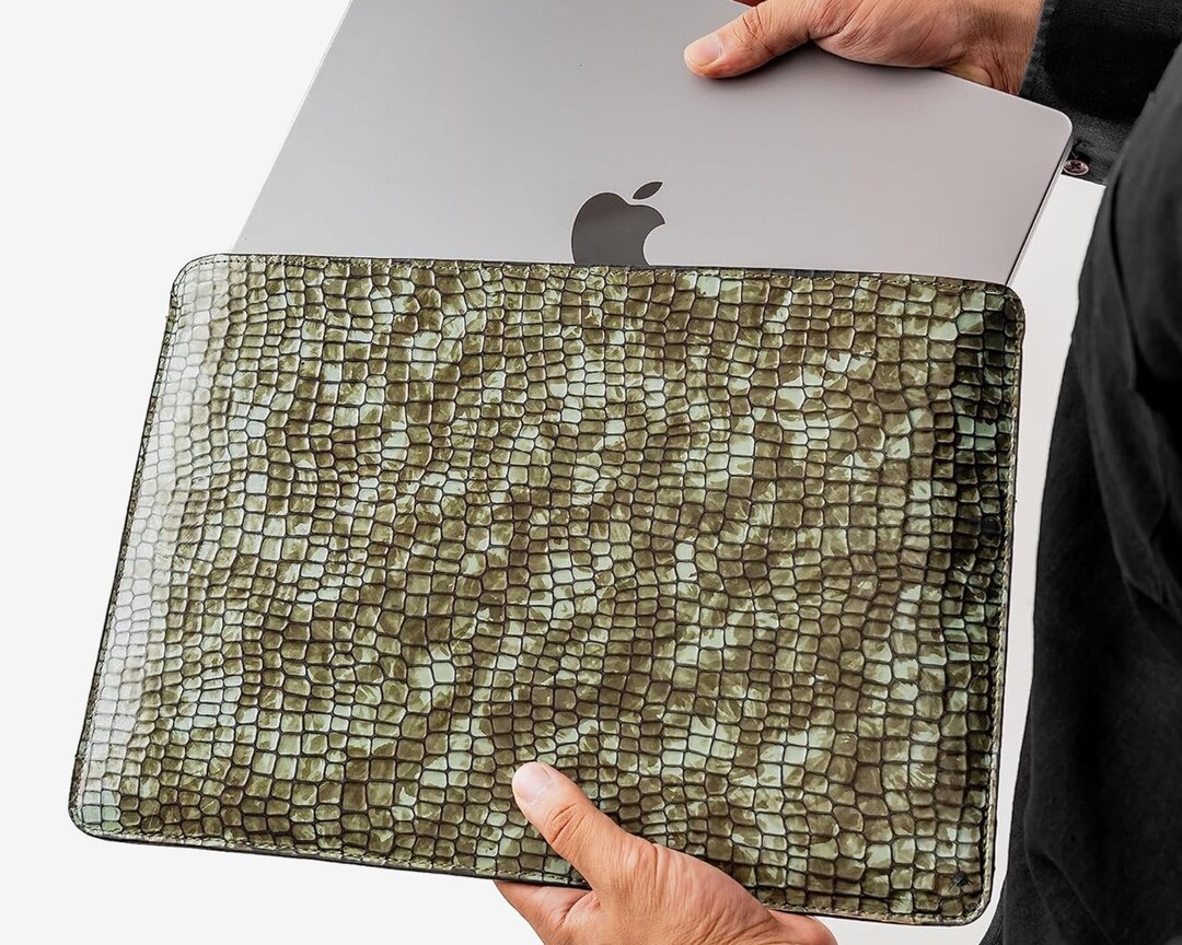 Viper Green: Leather Laptop Sleeve/cover | Macbooks 13inch, 15–15.6 ...