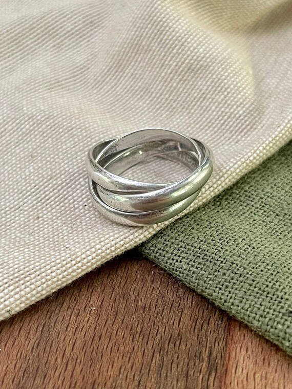 Three 3 interlinked rings - Gem