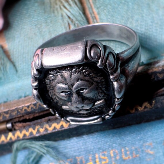 Antique Silver Lion Ring – Repoussé Lion Head with St… - Gem
